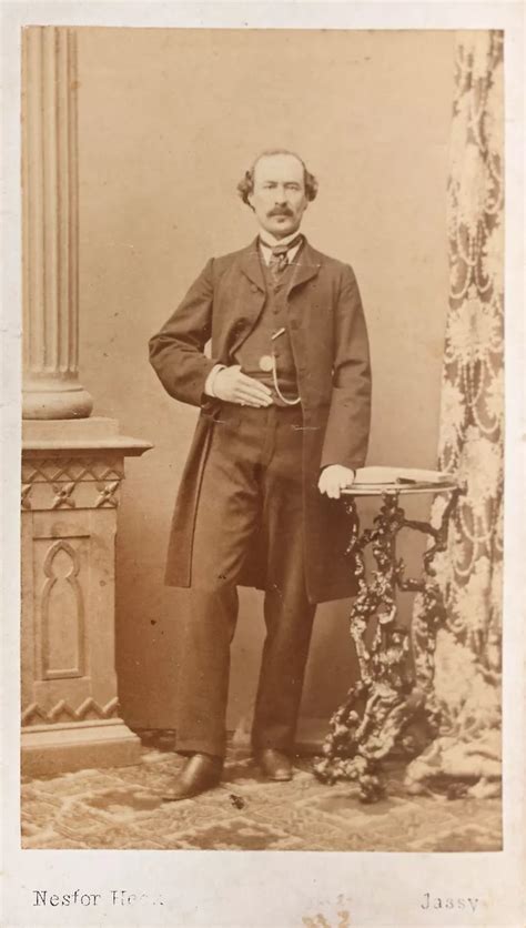 Suferințele unui poet român de la bucurie la agonie A fost arestat și