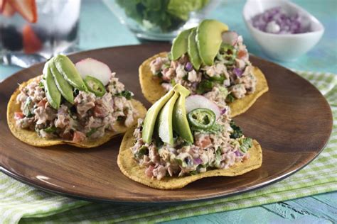 Tostadas De Salpic N De At N Con Kale Con Sal Y Azucar