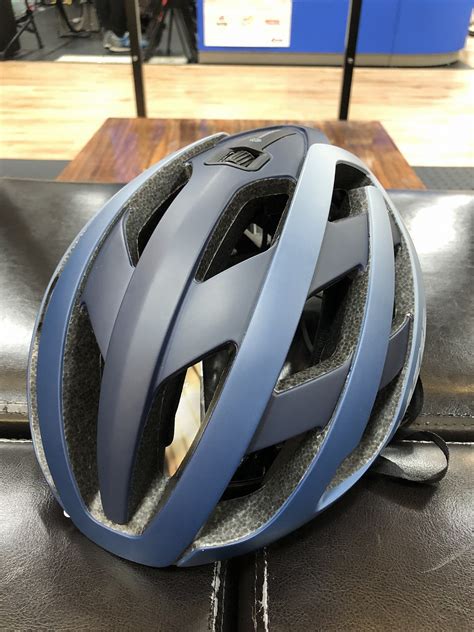 LAZERどんなバイクにもどんなウェアにも似合う最軽量ヘルメットGENESIS AF 新色が入荷しました 九州で自転車をお探し