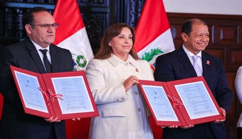 Gobierno concreta construcción de hospitales en Piura y Áncash