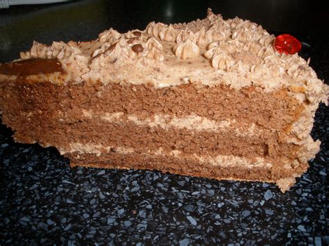 Čokoládový dort s pařížskou šlehačkou a s čokoládovým krémem