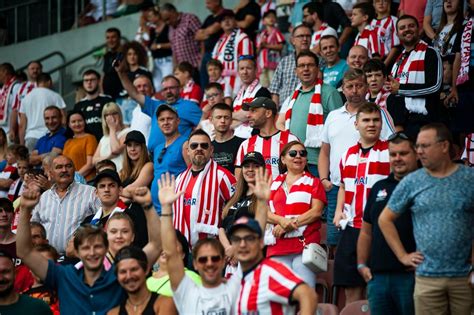 Kibice Cracovii dopingowali Pasy w meczu z Wartą Poznań ZDJĘCIA