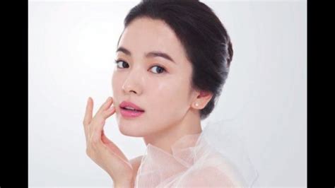 10 Cara Mengencangkan Kulit Wajah Agar Awet Muda Bak Wulan Guritno