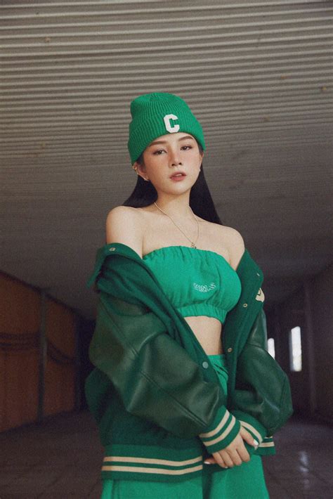 Bóng hồng HOT nhất show Rap Việt và những lần nửa kín nửa hở khoe