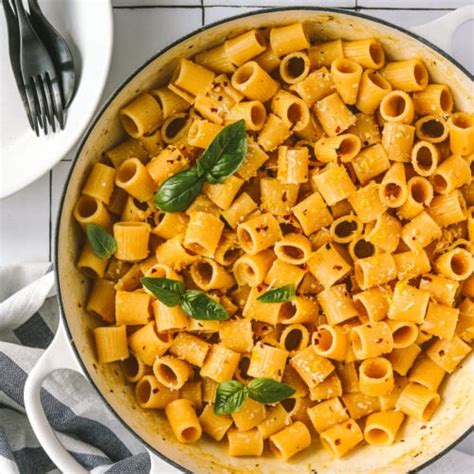 Easy One Pot Creamy Lemon Garlic Pasta Recipe Cooking In My Genes