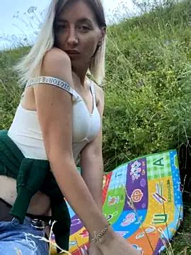 YOUR KARINA Fully Naked Stripping On Cam For Online Porn Movie Chat