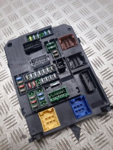 Moduł BSI skrzynka bezpieczników Citroen C4 II B7 9665547480 za 30 zł z