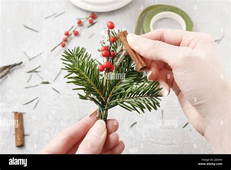 Comment faire des décorations de Noël avec des sapins de petits fruits