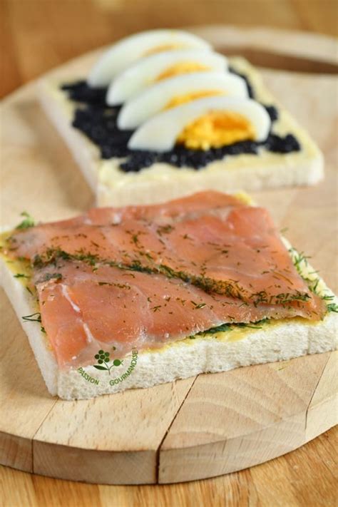 SANDWiCH SAUMON FUMÉ ANETH OEUF DUR OEUF DE LUMP PASSION
