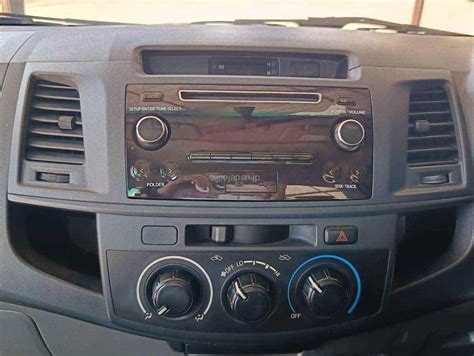 Toyota Hilux Vigo Single Cab 2 5 White GCE Japan
