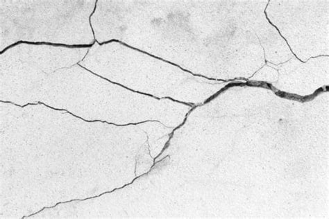 Sol en béton fissuré 7 astuces pour réparer les fissures