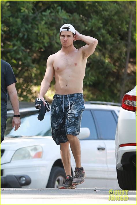 Robbie Amell Goes Shirtless For Afternoon Hike Photo Robbie