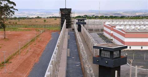 Fuga inédita em presídio de segurança máxima revela fragilidade do