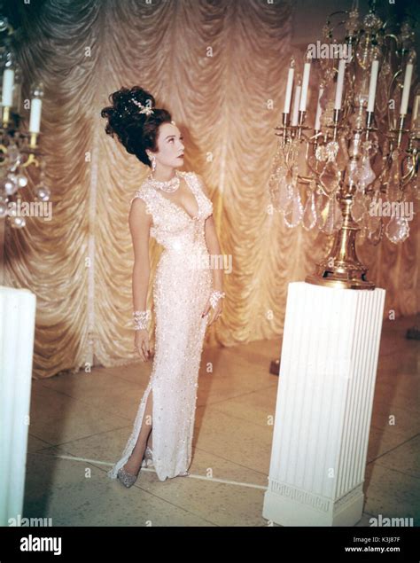 SHIRLEY MACLAINE American Actress Stock Photo Alamy