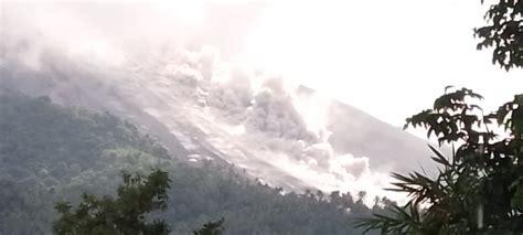 Delapan KK Di Sitaro Mengungsi Akibat Guguran Lava Gunung Karangetang