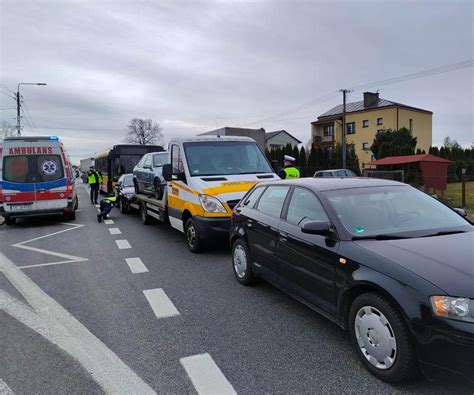 Wypadek w Radlinie koło Kielc Zderzyły się cztery pojazdy w tym