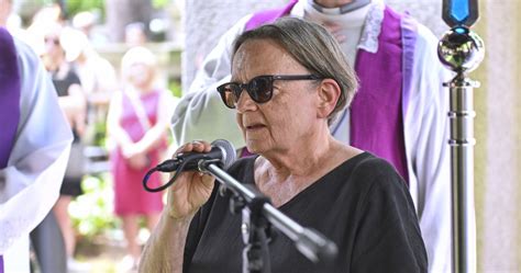 Agnieszka Holland nad grobem Jerzego Stuhra Pozostawił tyle śladów