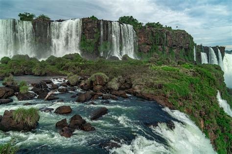 Cataratas Del Iguaz En La Frontera De Brasil Y Argentina En Am Rica