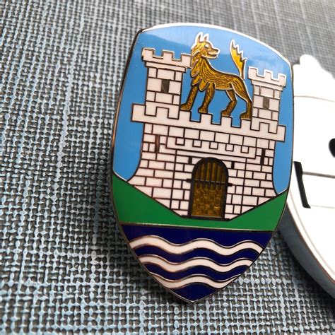 VW Käfer Wolfsburg Logo Haubenemblem mit Halter 51 59 Brezel ovali