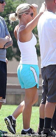 Jennie Garth Flaunts Her Enviable Figure As She Trains To Become A