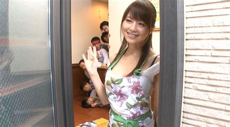 SSNI 020 Cô vợ dâm Akiho Yoshizawa và những đứa em chồng
