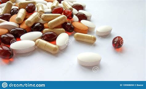 Píldoras Tabletas Y Cápsulas Farmacéuticas Coloridas Clasificadas De
