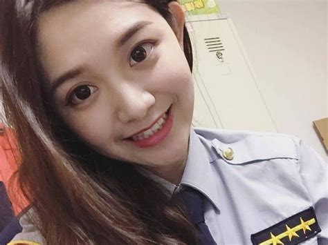 Nữ cảnh sát xinh đẹp phải khóa instagram vì quá nổi tiếng