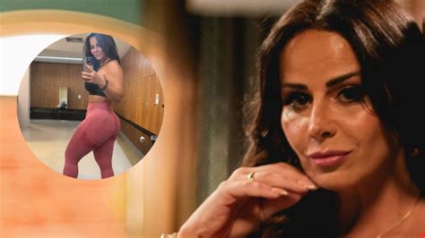De Top E Barriga De Fora Viviane Araujo Valoriza Bumbum Em Look Justo