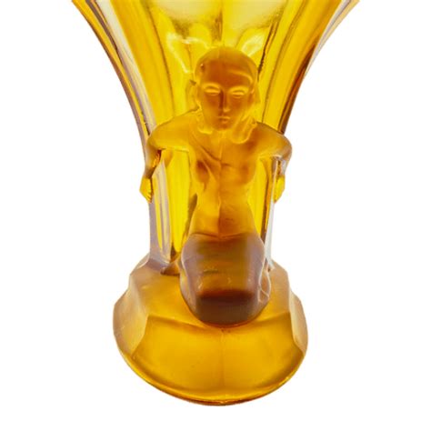 Coupe art déco en verre moulé pressé décor de femmes