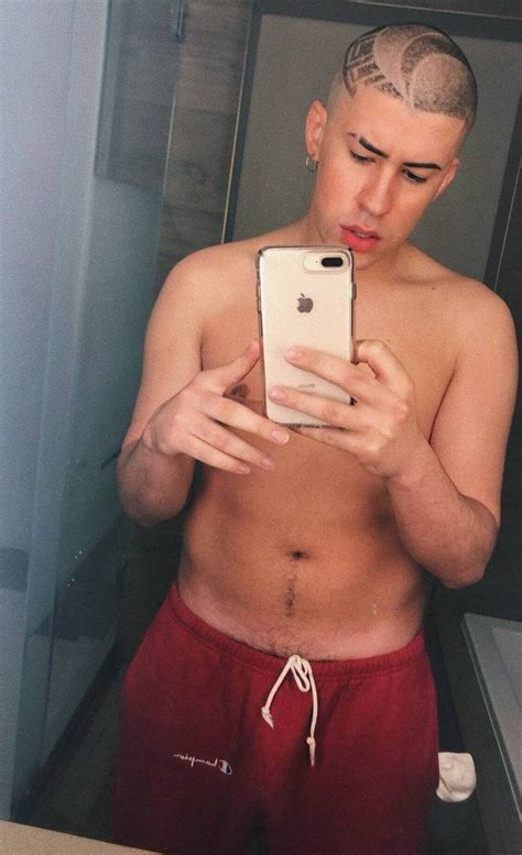 Famosos Desnudos On Twitter Rt Menarchivex Bad Bunny