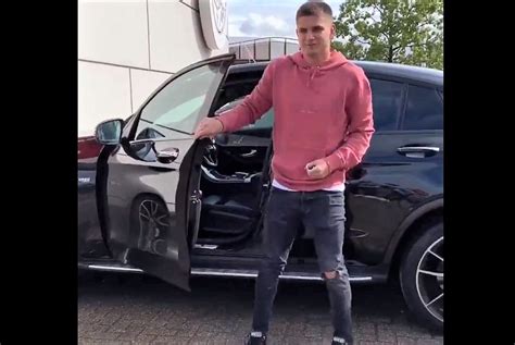 Răzvan Marin Prima zi la birou A făcut senzație cu bolidul său de