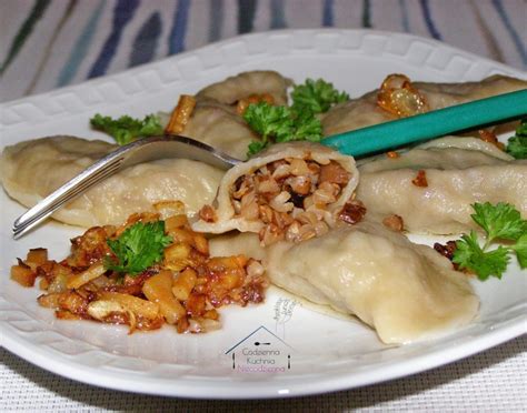 Pierogi z kaszą gryczaną grzybami i boczkiem