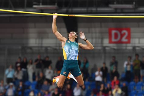 Athlétisme le perchiste Armand Duplantis franchit six mètres à Ostrava