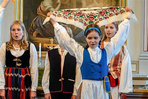 Tapiolan kuoro avasi musiikkiviikot Pasi Hyökin johdolla esiintyneet