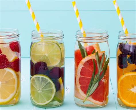 5 receitas de água saborizada para se refrescar no calor