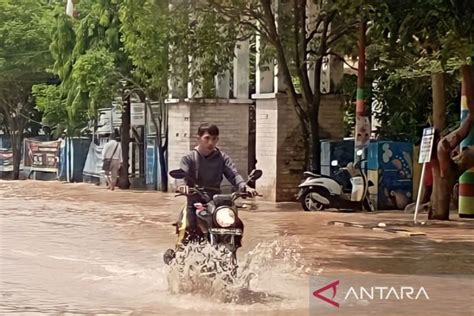 Jalan Lintas Sumatera Oku Lumpuh Total Akibat Banjir Antara News