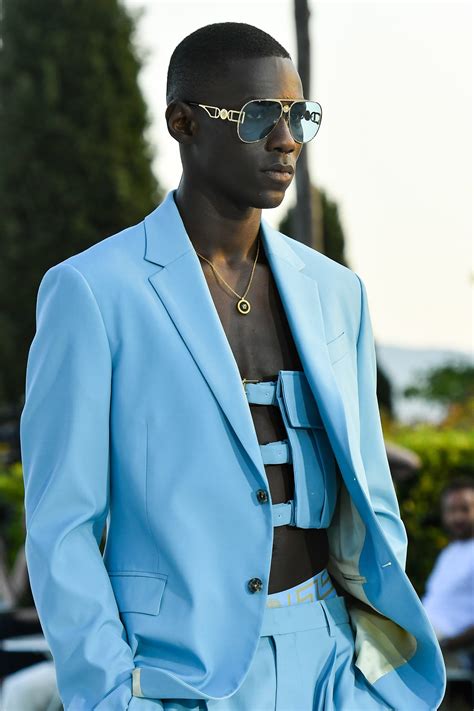 Versace Pre Fall Fashion Show Details The Impression