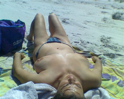 Sex Gallery Slut Wife Nude In Public On The Beach