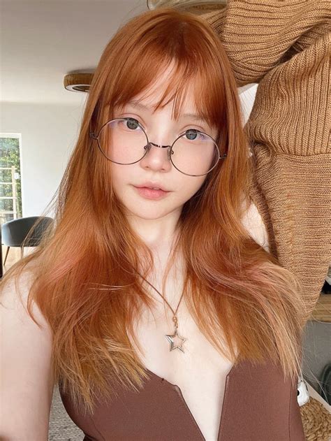 Pin De Andrew Rawlings En Girls Who Wear Glasses Mujeres Mujeres