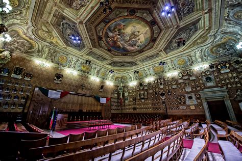 Solve Aula Magna Università di Padova jigsaw puzzle online with 294 pieces