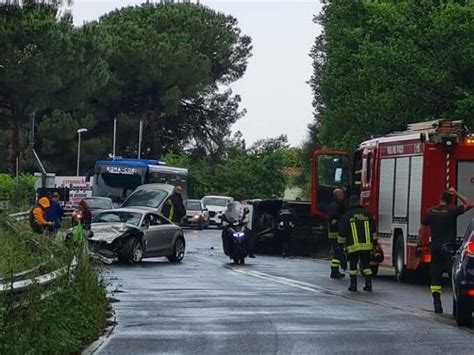 Brutto Incidente Tra Genzano E Velletri Furgone Si Ribalta Sull Appia
