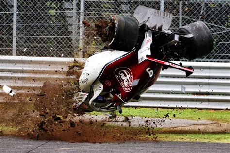 F1イタリアGP FP2フェラーリ勢が1 2エリクソンのマシンが宙を舞う大クラッシュ F1 autosport web