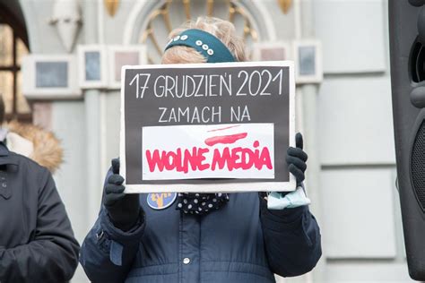 Sejm przyjął lex TVN Protesty w obronie wolnych mediów w całej Polsce