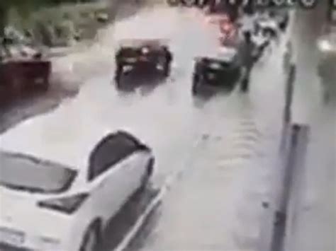 Vídeo muro desaba e mata mãe e filha no interior de SP Banda B