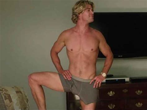 Chris Hemsworth y su prótesis para el pene