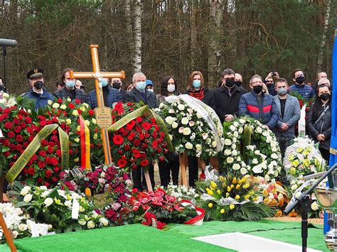 Pogrzeb Krzysztofa Krawczyka Ostatnia Droga Piosenkarza Na Cmentarzu W