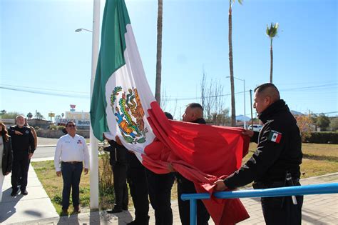 Acto cívico del izamiento de bandera con motivo del Aniversario de la
