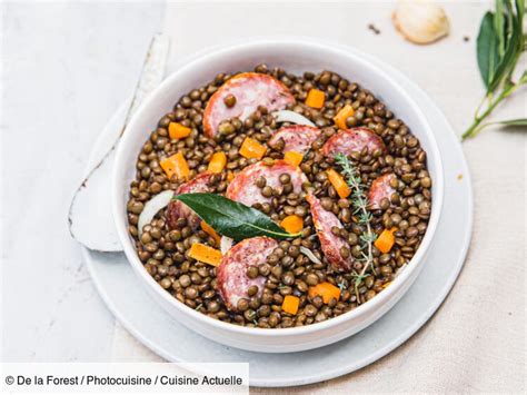 Salade tiède de lentilles à la saucisse de Morteau recette sur