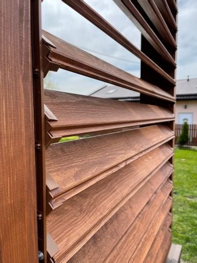 Żaluzje drewniane ogrodowe ruchome deseczki zabudowa tarasu altany