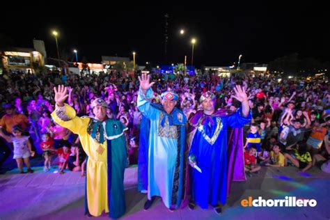 Los Reyes Magos pasaron por La Punta y llenaron de alegría a los niños